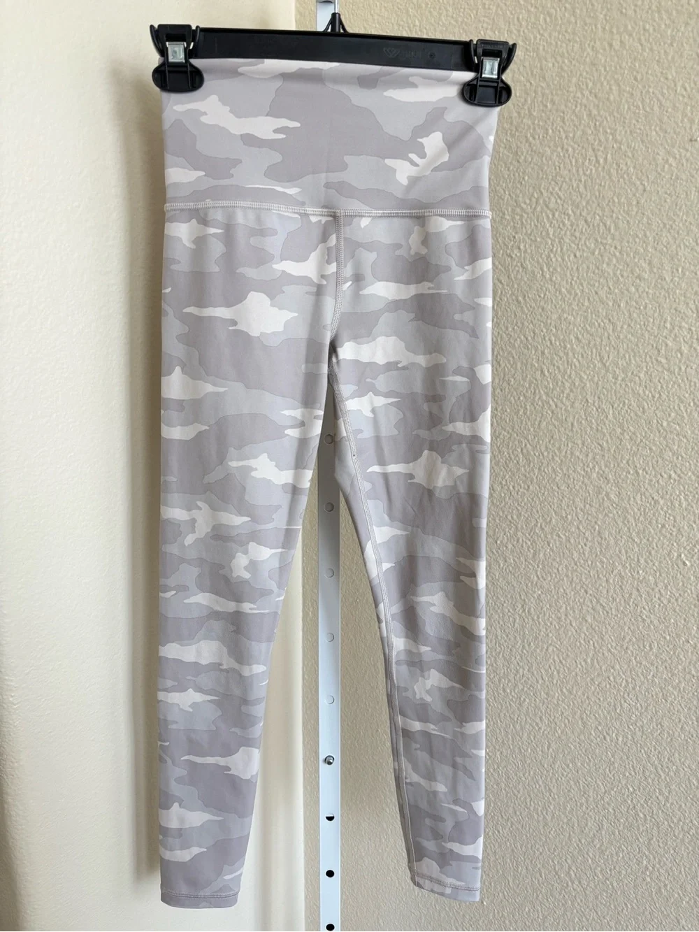 Athleta | Pants & Jumpsuits | Athleta Elation Camo 78 Tights Size Xxs ...